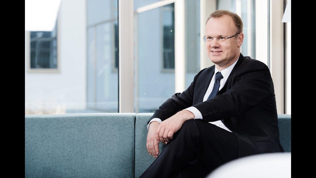 Dr. Robert Mayr über das Arbeiten bei DATEV - YouTube