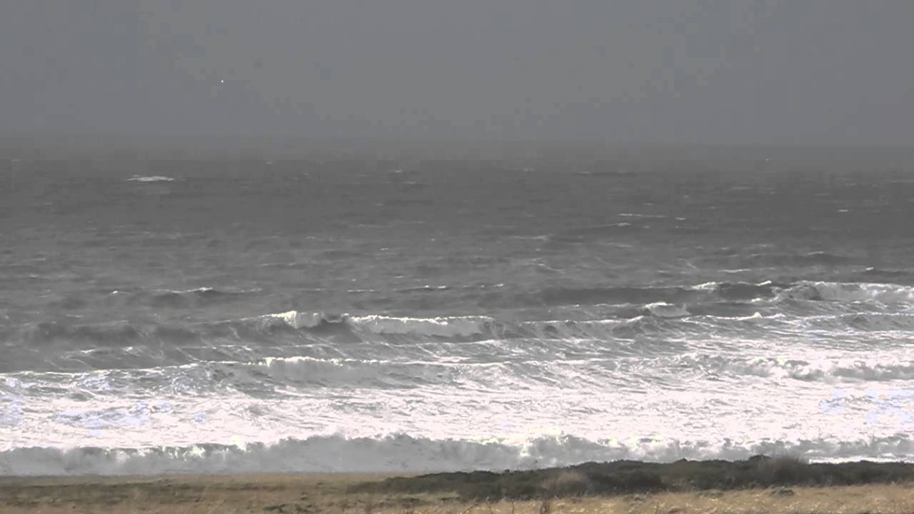 High Energy Waves on South-west Coast of the Isle of Wight - YouTube