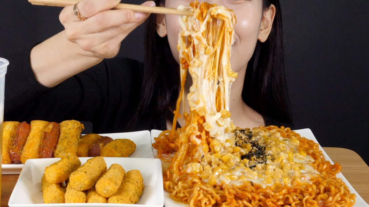 SUB) The once popular Buldak Corn Cheese..!! Look at the cheese ...