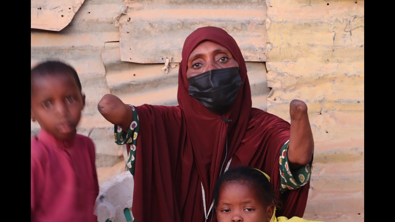 Naxdin: Ninii Garowe laga baafin jiray oo geeriyooday - YouTube