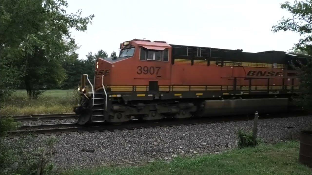 BNSF 3907 East in Wyanet, IL 10/6/21 - YouTube