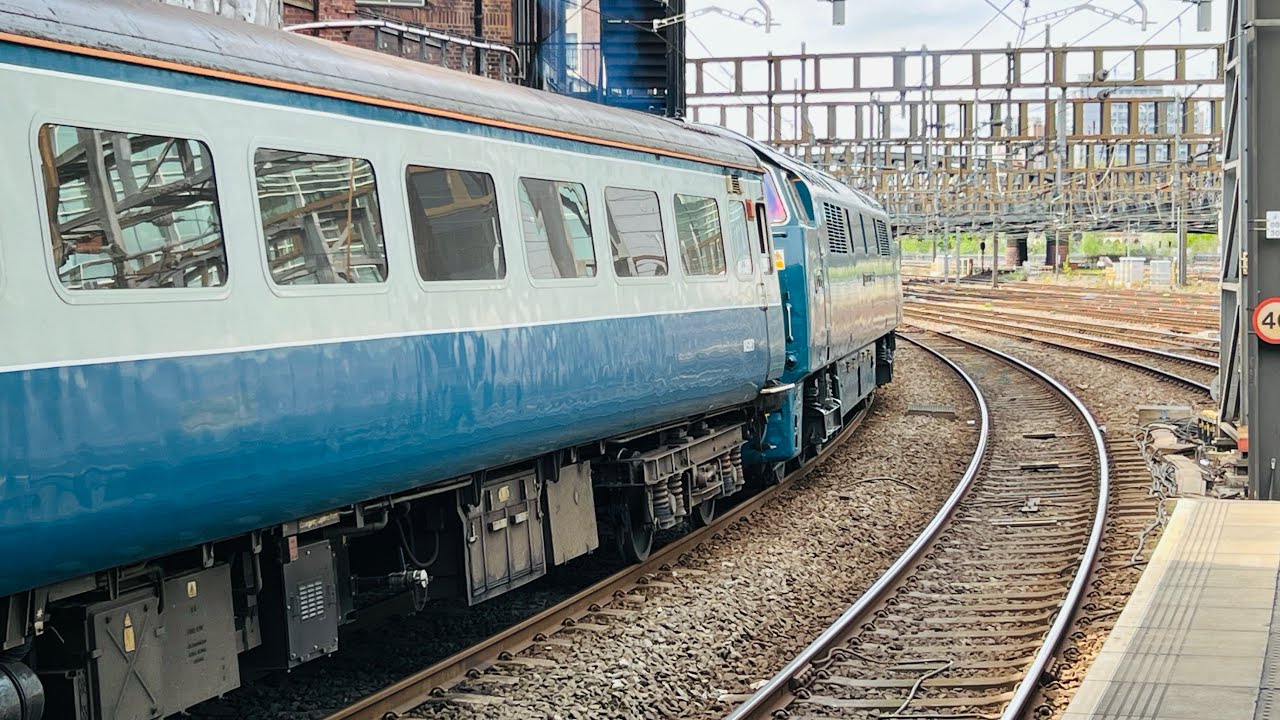 D1015 Western Champion arrives and couples up at London Paddington for ...