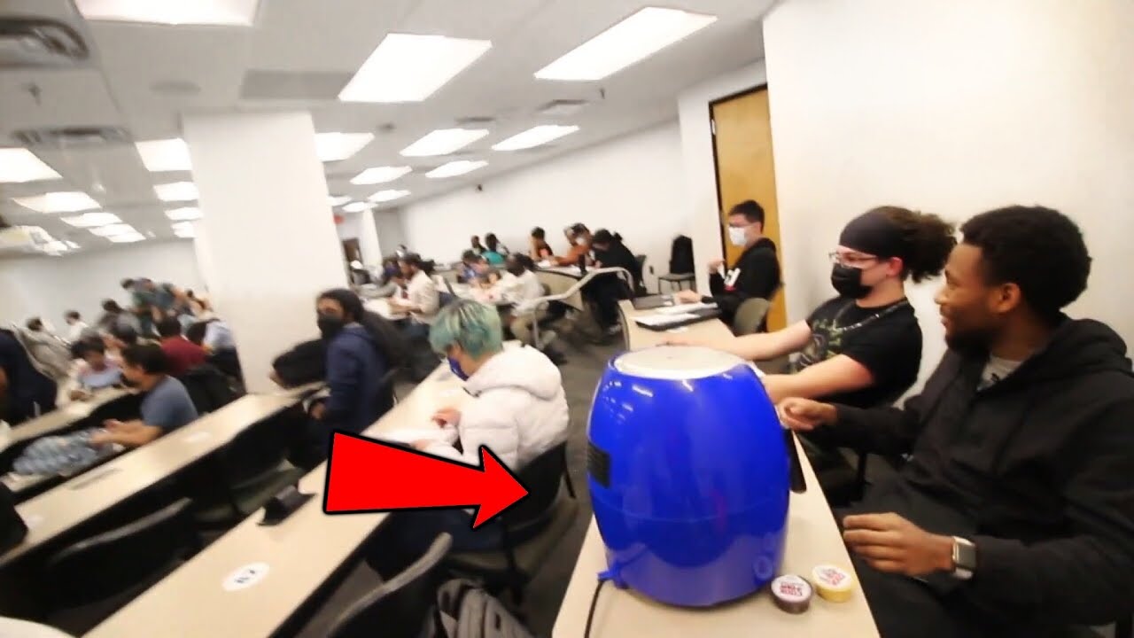 Cooking During A College Lecture! - YouTube
