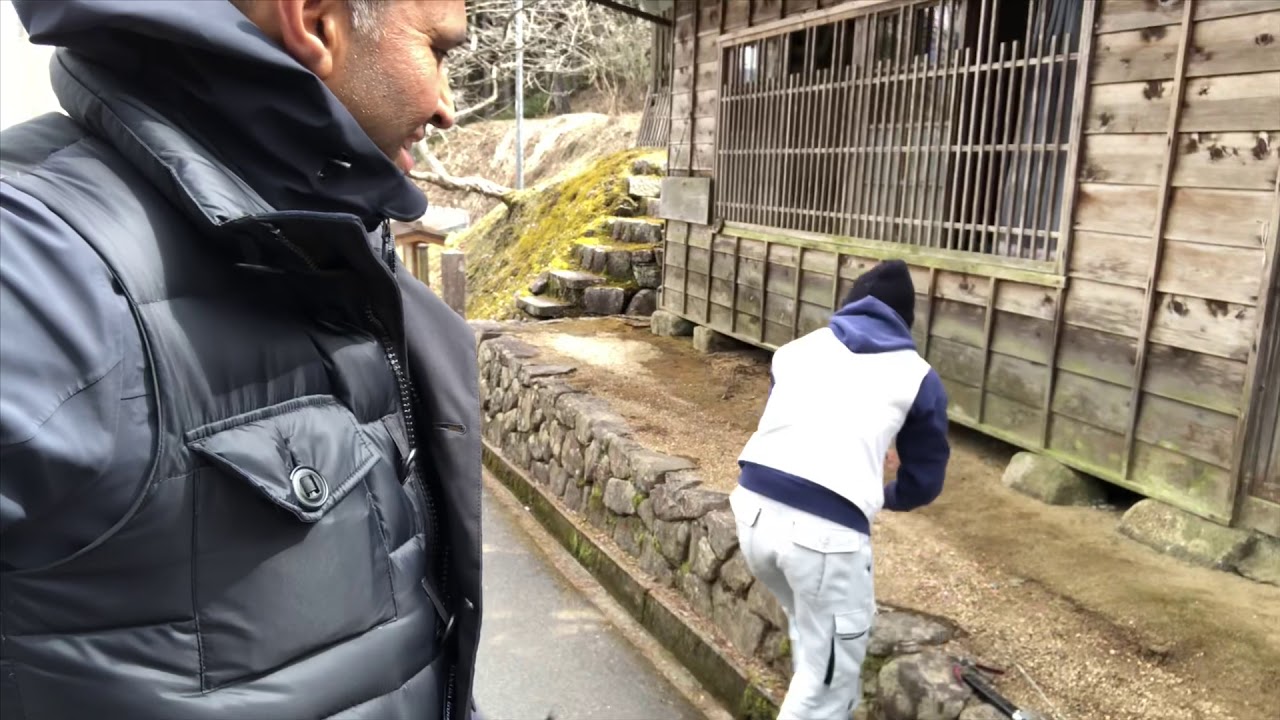 Two gentlemen helping elderly lady - YouTube
