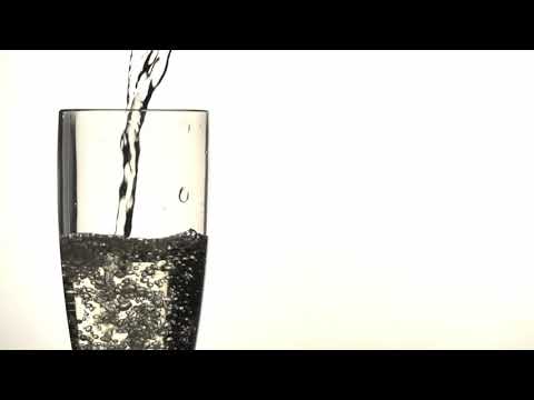 #Футаж наливает воду в стакан ◄4K•HD► #Footage pours water into a glass