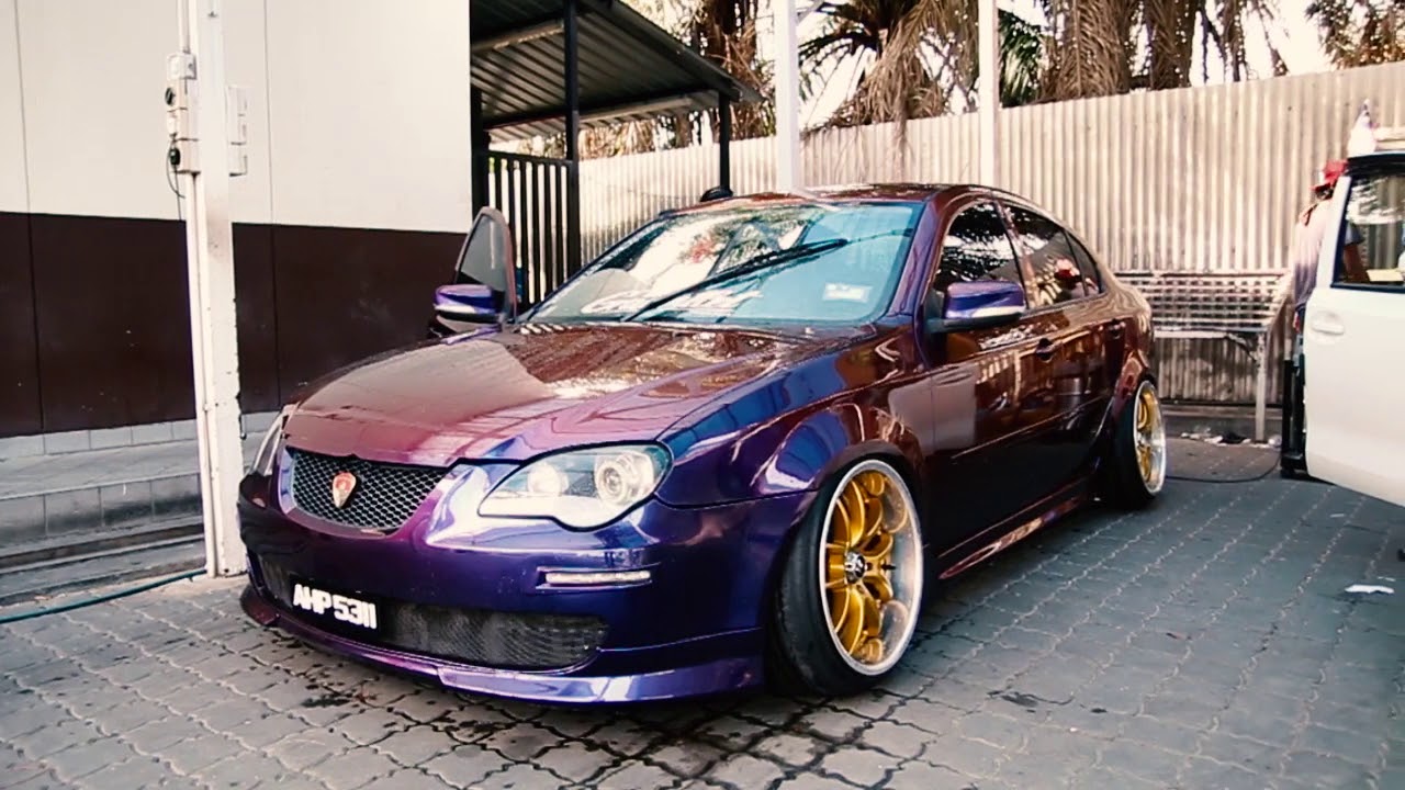 Chameleon Scomadi vs Persona Stance undercover - YouTube