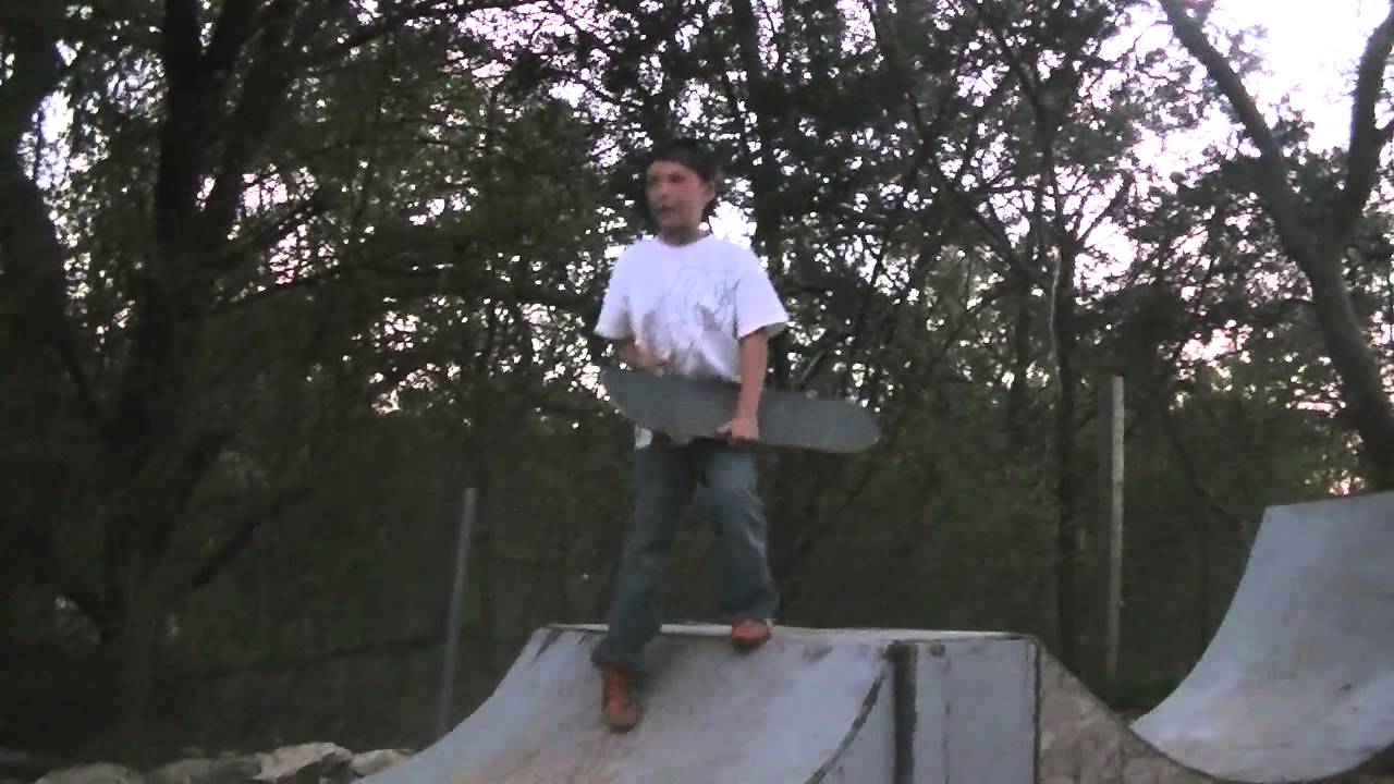 how to drop in/kick turn - YouTube