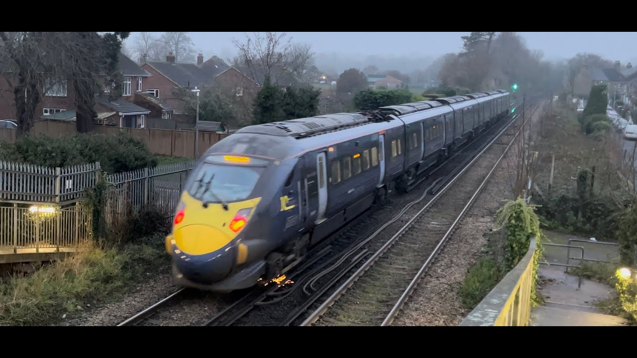 Third Rail Sparks from Southeastern Javelin Class 395 Train - YouTube