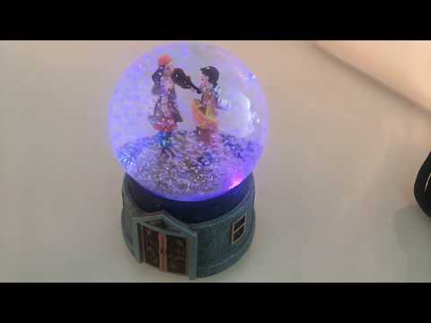 Romantik Aşıklar Işıklı ve Püskürtmeli Kar Küresi ve Müzik Kutusu