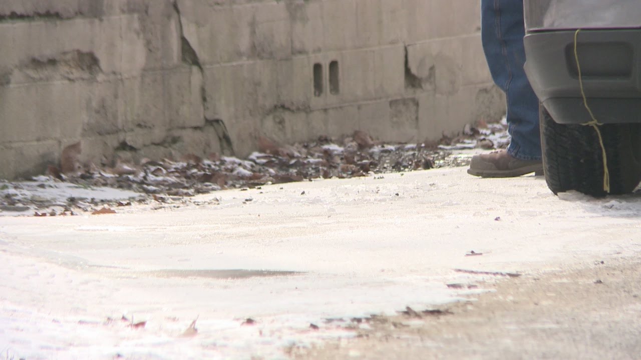 Staying warm working in single digit temperatures - YouTube