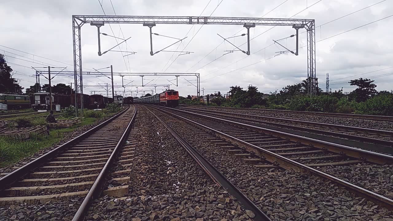 Howrah Amritsar Express departs from Asansol... - YouTube