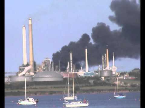 Chevron Pembroke Refinery Explosion on 2 June 2011 - YouTube
