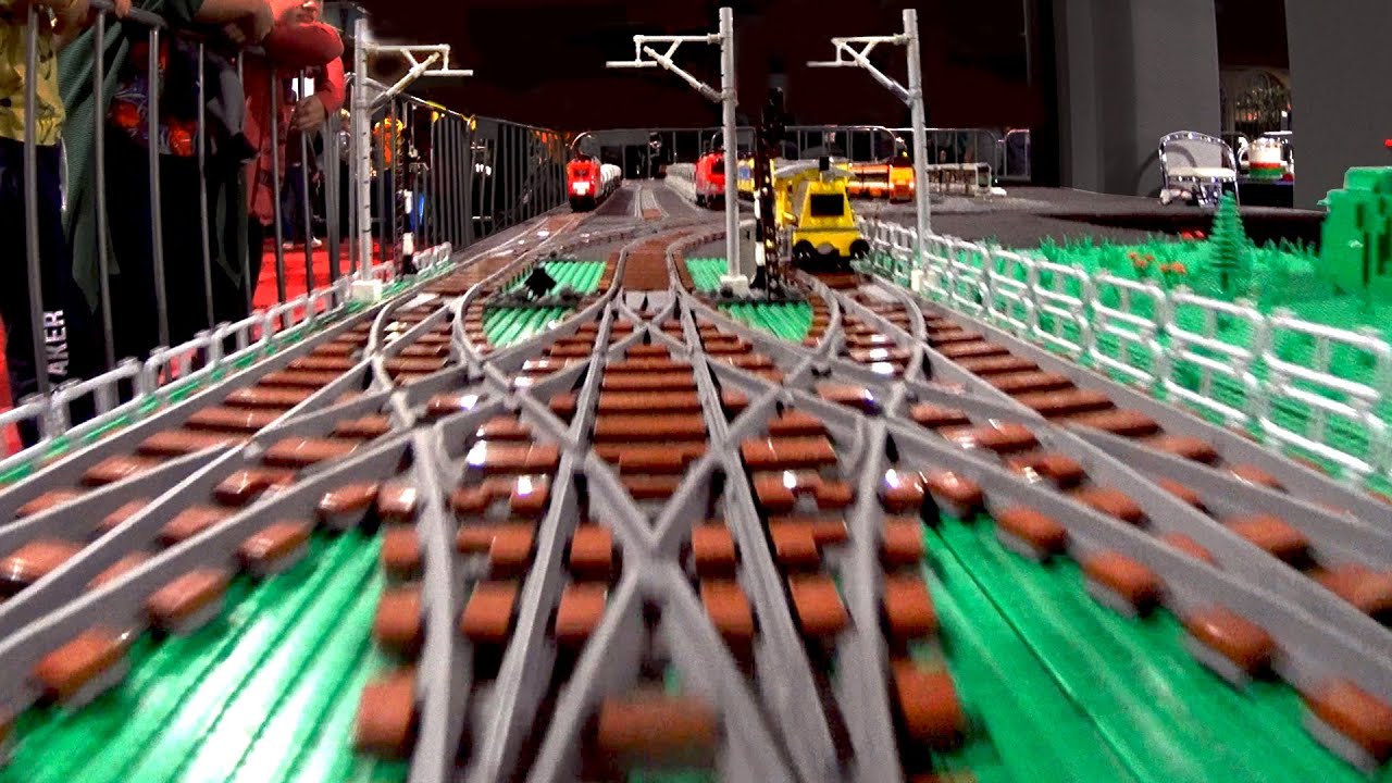 360 ride LEGO Trains next to LEGO Zoo - LEGO World 2019 - YouTube
