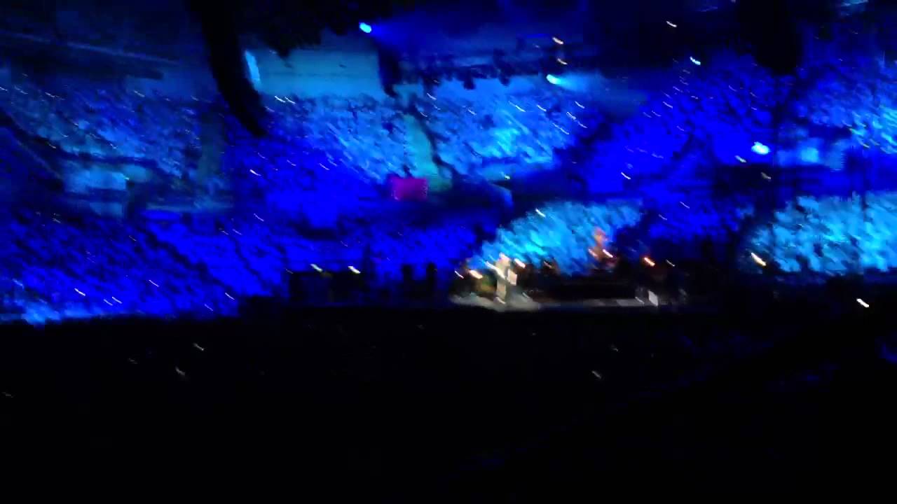 Young voices Sheffield 2011 queen medley - YouTube