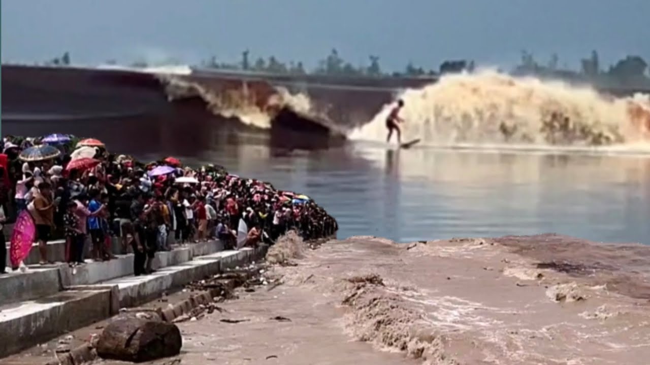 CCTV Tsunami River Tidal Waves Seven Ghost ( Tidal Bore ) scary attack ...