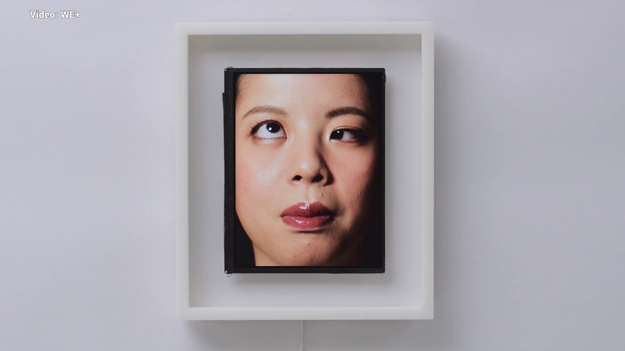 A Human Face On Your Wall Tells You The Time, Yes It's Creepy - YouTube