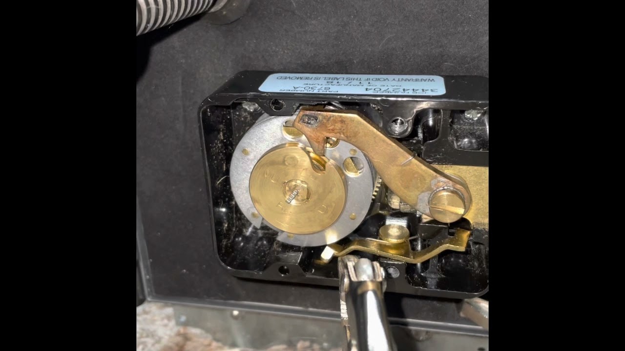 Parallax Propeller Safe Cracking Robot - 1st Open - YouTube