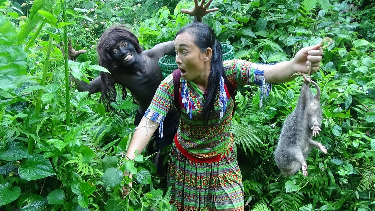 Primitive Life - living in the rainforest meet mouse - Solo Bushcraft ...