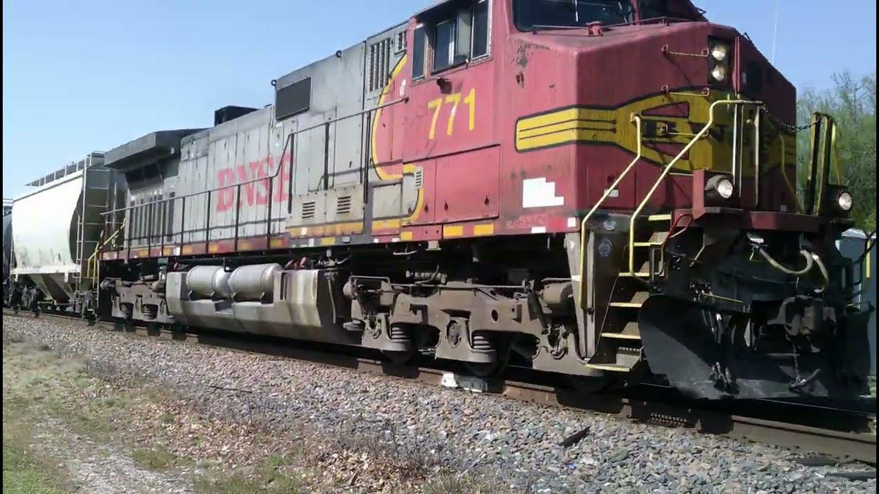 BNSF warbonnet leads loaded ethanol through norman ok - YouTube