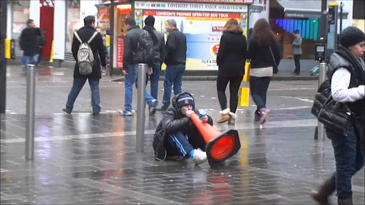 Funny (& Sad)" CONEMAN " Busker / Beggar - seen in Covent Garden ...