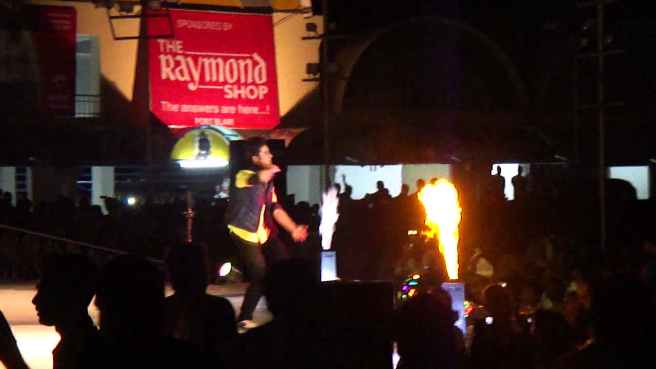 RAGHAV JUYAL (CrOcKrOaXz) & SAZZIEEEE CROCKING PERFORMANCE AT PORT ...