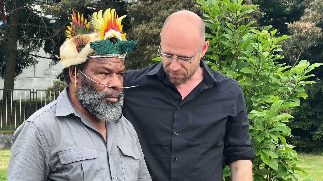 Un chef Papou à la rencontre des collégiens - YouTube