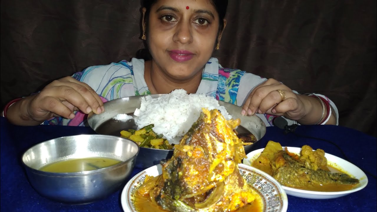 Today Eatting show...Rice,big fish head curry,with fish curry...Eatting ...