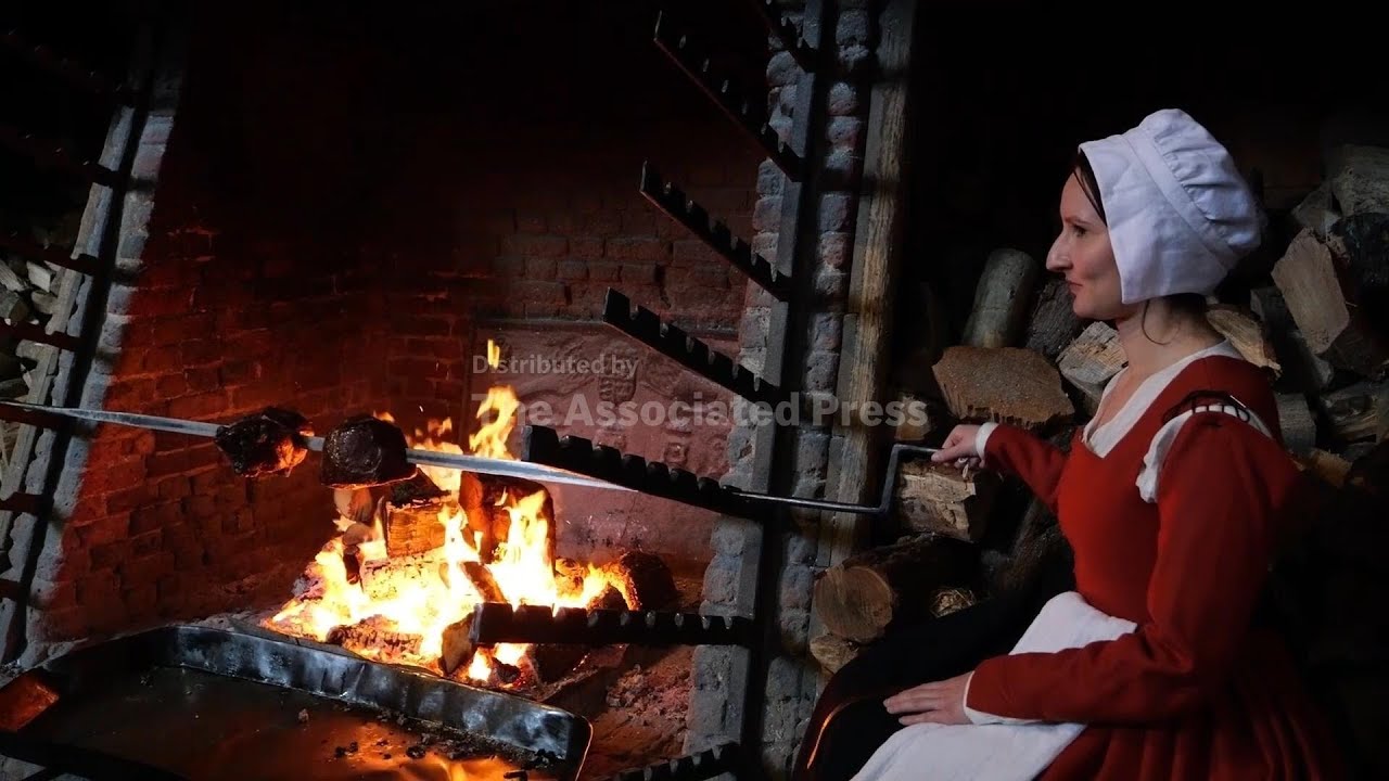 A very Tudor Christmas at the home of Britain's King Henry VIII - YouTube
