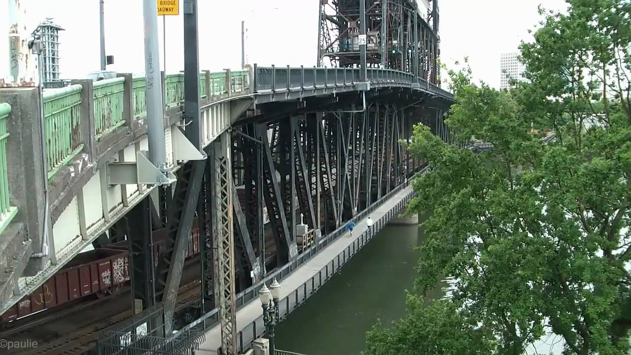 Walking in Portland: bridges - YouTube