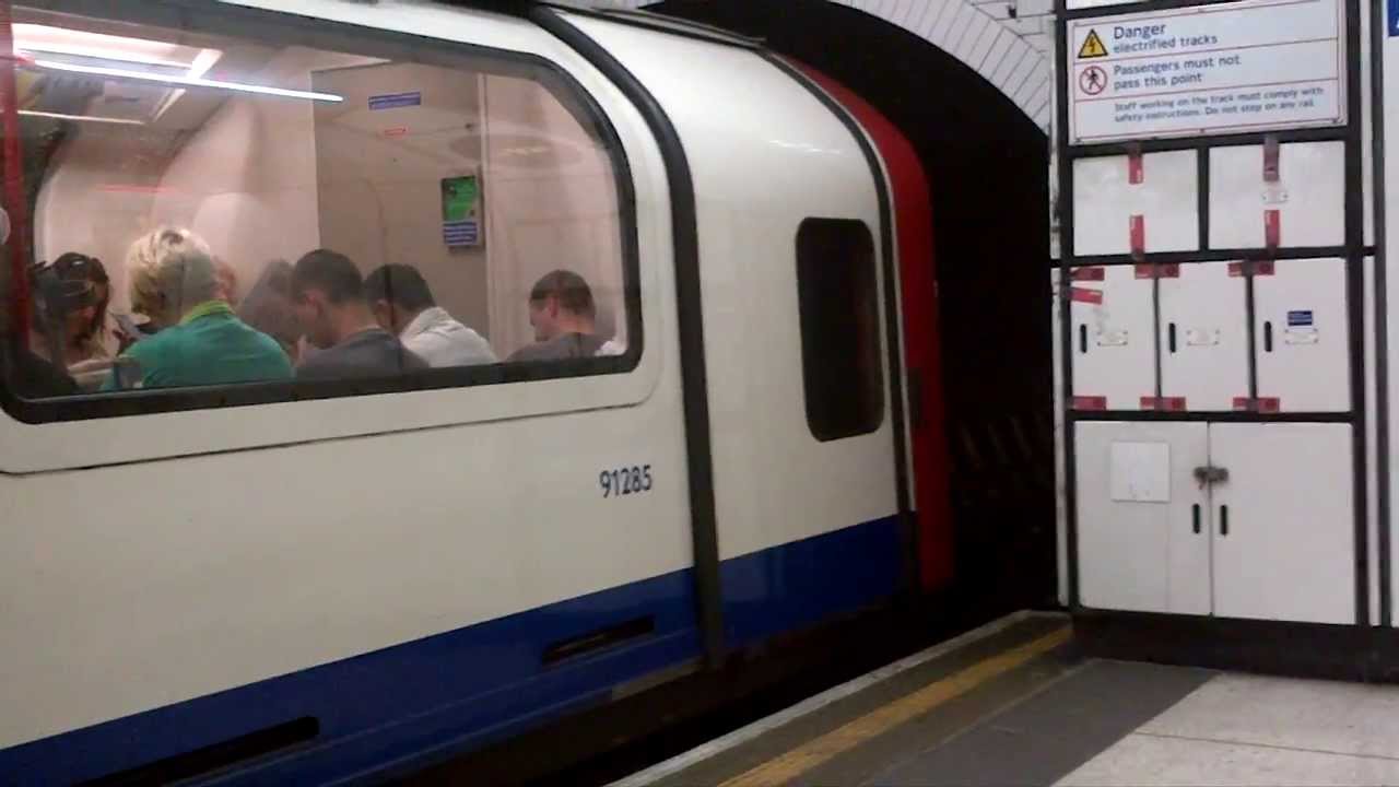 Central Line 1992 Stock departing Liverpool Street - YouTube