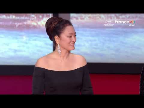 Gong Li delivered a speech at the opening ceremony of the Cannes Film Festival