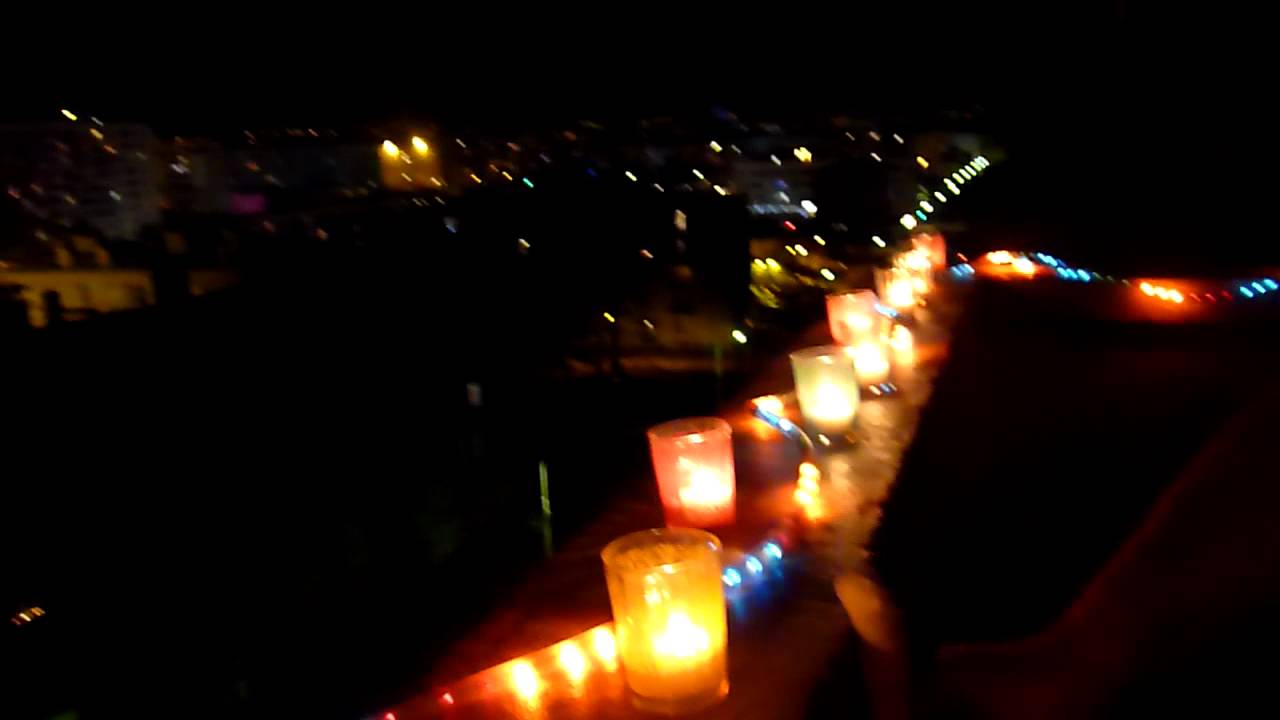 Fête des lumières 8 Décembre . Lumignons aux balcons à Lyon . - YouTube
