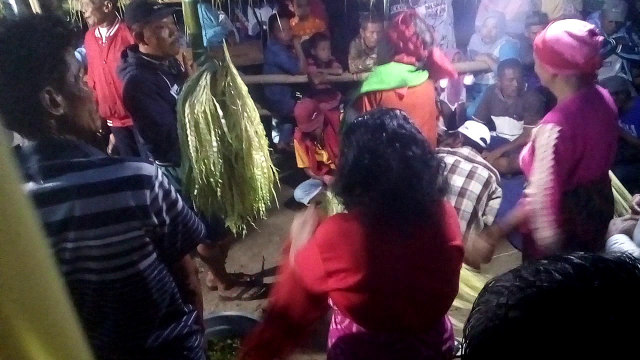 Dayango: tarian mistis di Gorontalo - YouTube