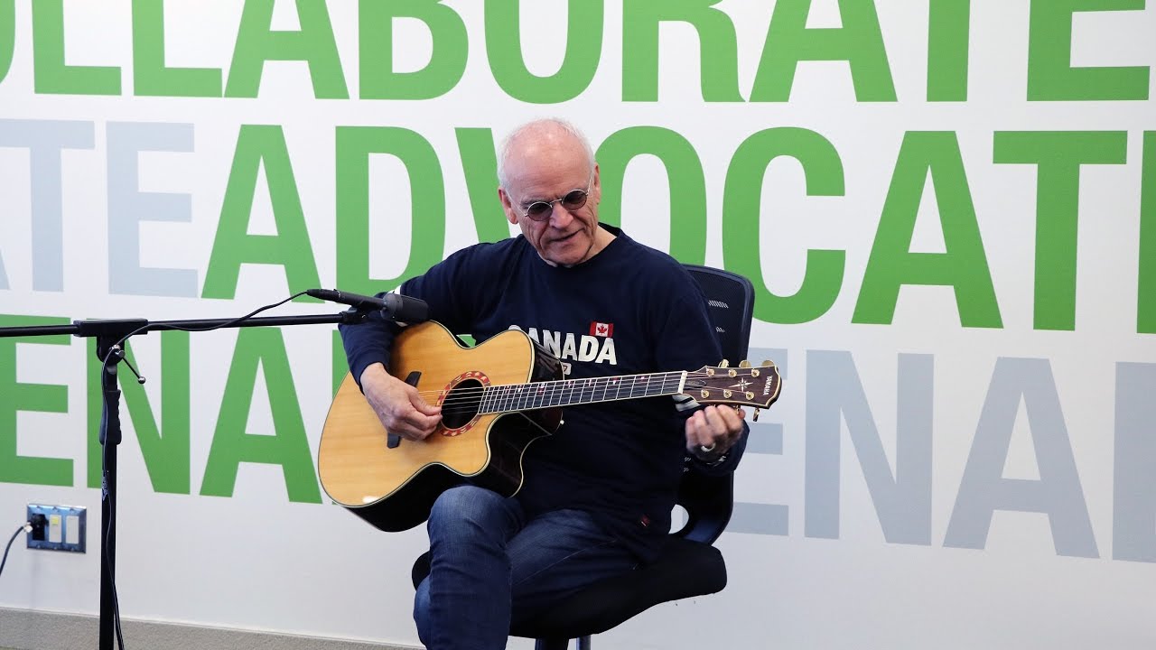 Ian Thomas plays "Painted Ladies", Live at AMI - YouTube