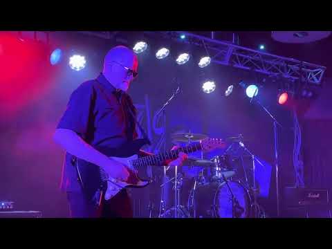 The Angels - City Out Of Control - Live - YouTube