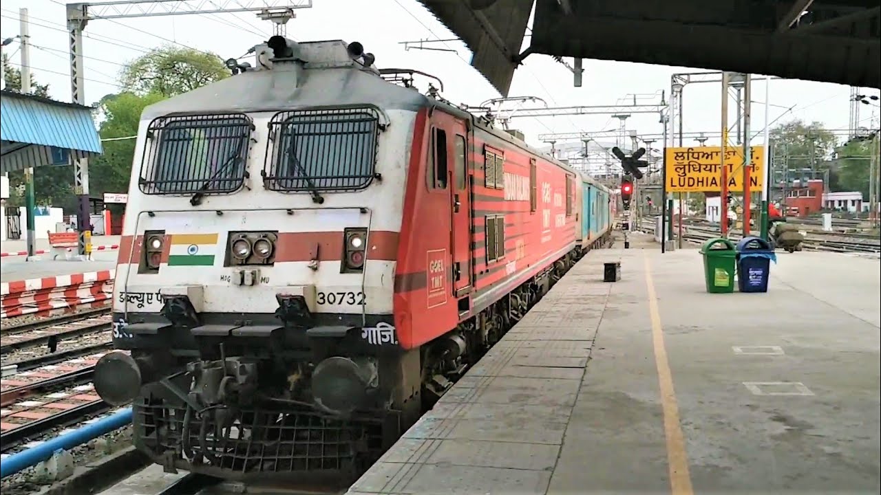 (02715) SACHKHAND (COVID-19) SPECIAL Arriving At Ludhiana Junction With ...