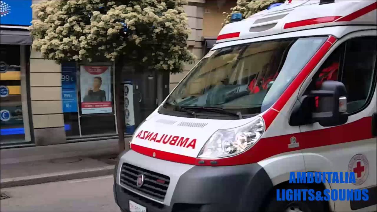 [HD] |Ambulance in Emergency_Italy| Ambulanza CRI in emergenza - YouTube