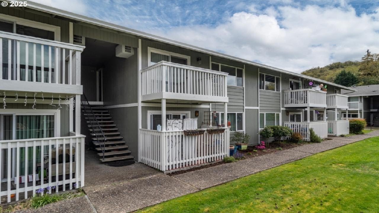 885 NE SUNSET ST, Roseburg, OR Presented by Elena Mackey. - YouTube