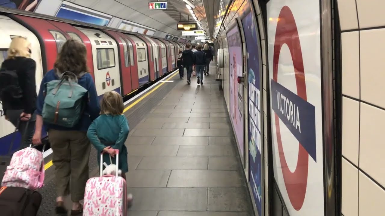 Victoria Line to Brixton via Oxford Circus - YouTube