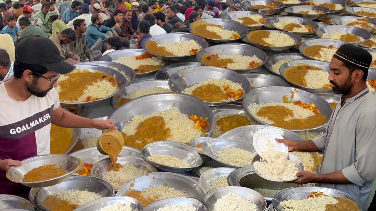 HUGE Roadside IFTAR in Karachi | Iftari mai Daal Chawal aur achar ...