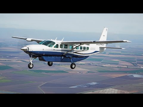Cessna Caravan 208 shuttle plane takeoff from Santa Monica Airport ...