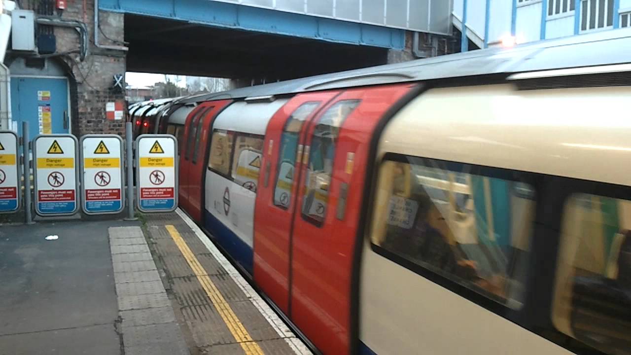 Jubilee Line 1996TS arriving at Neasden Tube Station on 20/12/11 - YouTube