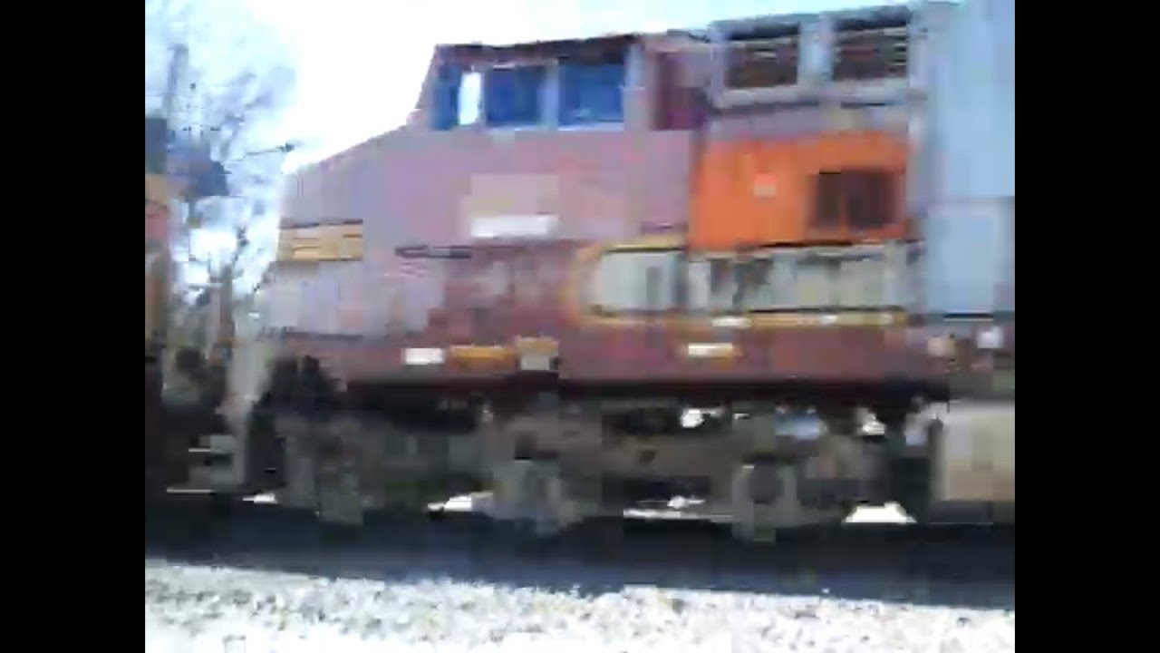 BNSF (Santa Fe) 605 on a southbound Manifest at Gainesville, TX ...