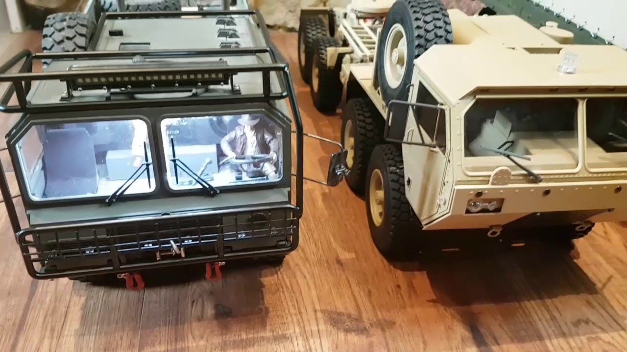 Very quick side-by-side look at my cross mc8, rc4wd beast, hg p802 ...