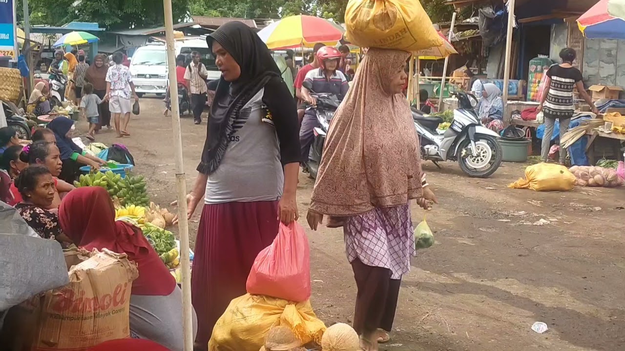 Suasana Pasar Waiwerang - Adonara Menjelang Akhir Tahun 2021 ; 30 ...