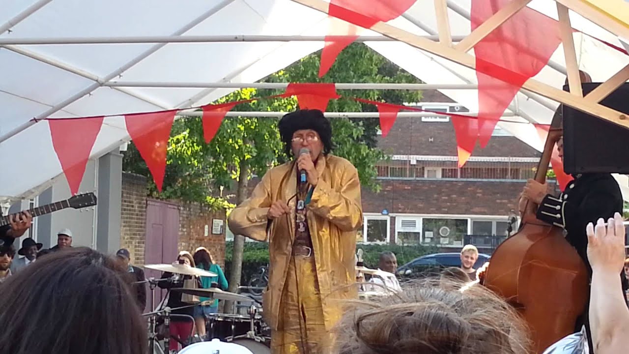 Dave Elvis at the Cally Road Festival - YouTube