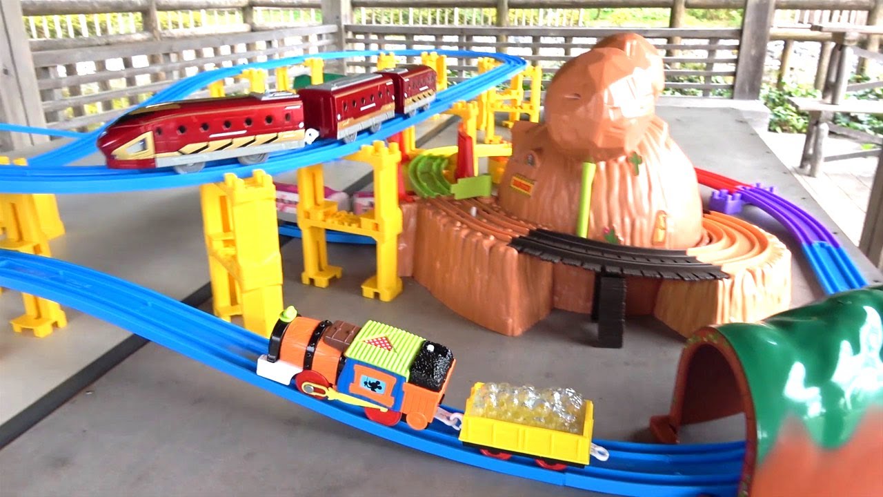Thomas & Anime Plarail Train Let's take out a lot in the park and have ...