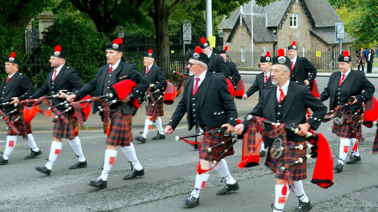 900 Citizens March for Edinburgh’s 900-Year Celebration - YouTube