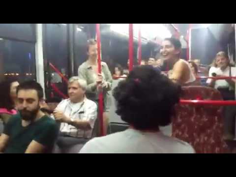 Şortlu kıza saldırı konuşulurken, İzmir'den bu görüntüler geldi