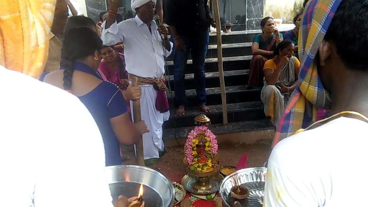 Karavadi ankamatali - YouTube